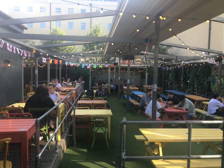 15 Best Pubs in Bath (For Food and Drinks) - Goats On The Road