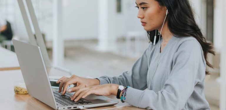 15 Pros and Cons of Building Your Own Online Business - Goats On The Road