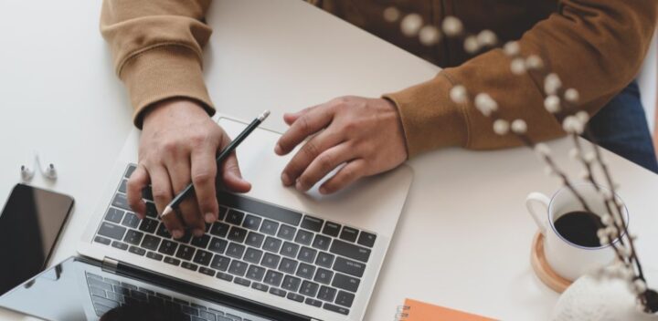 15 Pros and Cons of Building Your Own Online Business - Goats On The Road